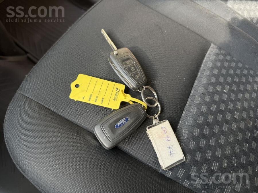 Yellow Ford Transit 2018 in Jelgava, with an engine capacity of 2.00 L and mileage of 277 thousand km for 11895 €, photo 16 on AUTOMOTO.COM.LV