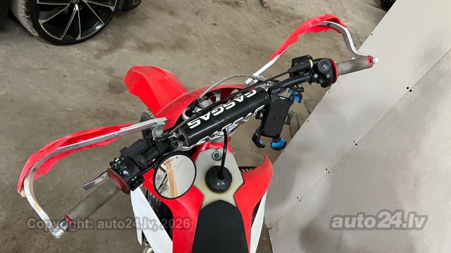 Red Gas Gas EC 300 2014 in Rakvere, with an engine capacity of 0.30 L and mileage of 0 thousand km for 3600 €, photo 3 on AUTOMOTO.COM.LV