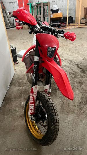 Red Gas Gas EC 300 2014 in Rakvere, with an engine capacity of 0.30 L and mileage of 0 thousand km for 3600 €, photo 7 on AUTOMOTO.COM.LV