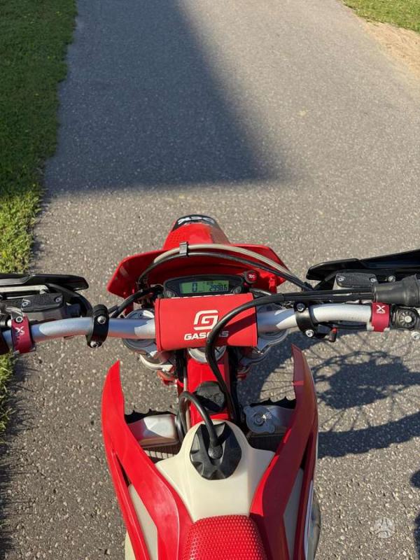Gas Gas EC 2023 Viļņa, ar dzinēja tilpumu 0.30 L un nobraukumu 3 tūkst. km par 6200 €, foto 4 vietnē AUTOMOTO.COM.LV