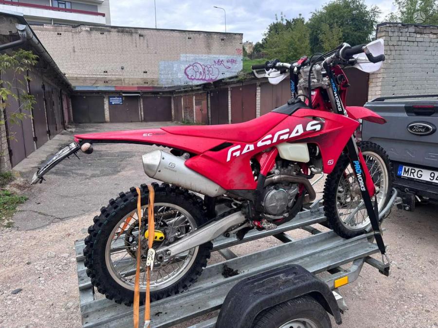 Gas Gas EC 2024 Viļņa, ar dzinēja tilpumu 0.45 L un nobraukumu 5 tūkst. km par 6400 €, foto 3 vietnē AUTOMOTO.COM.LV