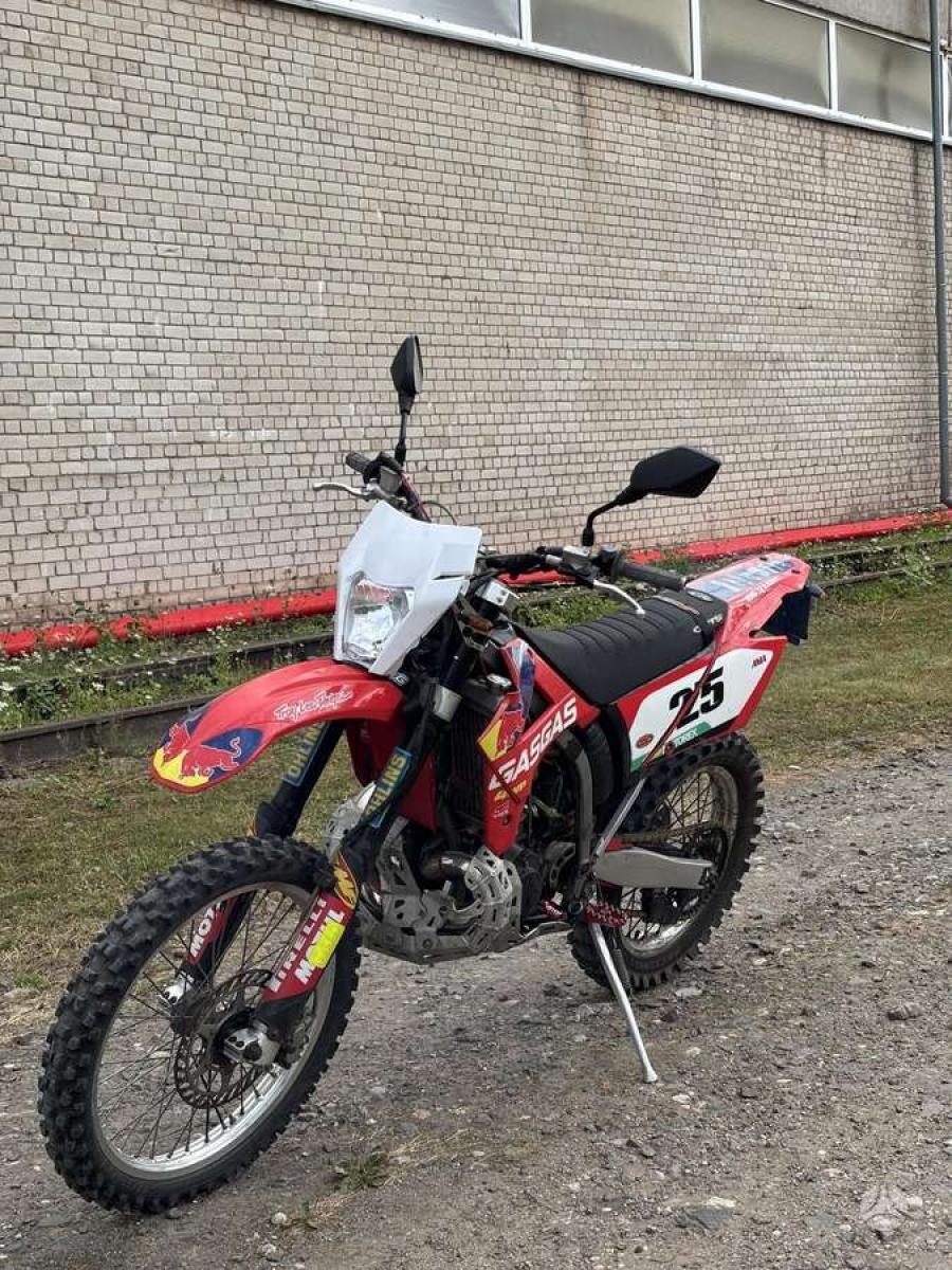 Sarkans Gas Gas EC 2006 Kauņa, ar dzinēja tilpumu 0.25 L un nobraukumu 17 tūkst. km par 3500 €, foto 1 vietnē AUTOMOTO.COM.LV