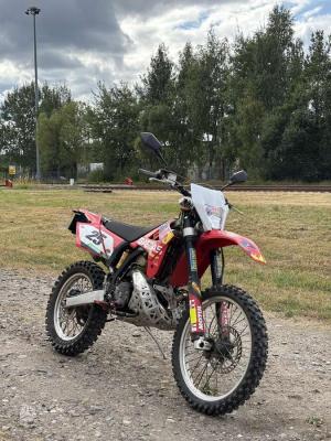 Sarkans Gas Gas EC 2006 Kauņa, ar dzinēja tilpumu 0.25 L un nobraukumu 17 tūkst. km par 3500 €, foto 3 vietnē AUTOMOTO.COM.LV