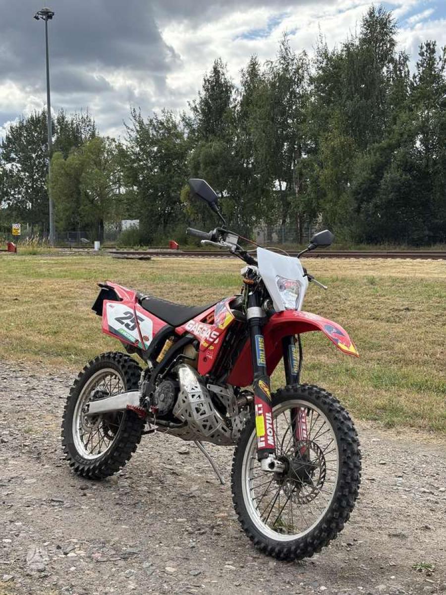 Sarkans Gas Gas EC 2006 Kauņa, ar dzinēja tilpumu 0.25 L un nobraukumu 17 tūkst. km par 3500 €, foto 3 vietnē AUTOMOTO.COM.LV