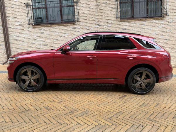 Red Genesis GV70 2023 in Vilnius, with an engine capacity of 3.50 L and mileage of 50 thousand km for 34400 €, photo 4 on AUTOMOTO.COM.LV