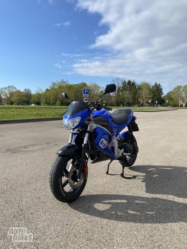Zils Gilera DNA 2003 Kauņa, ar dzinēja tilpumu 0.05 L un nobraukumu 5 tūkst. km par 1100 €, foto 1 vietnē AUTOMOTO.COM.LV