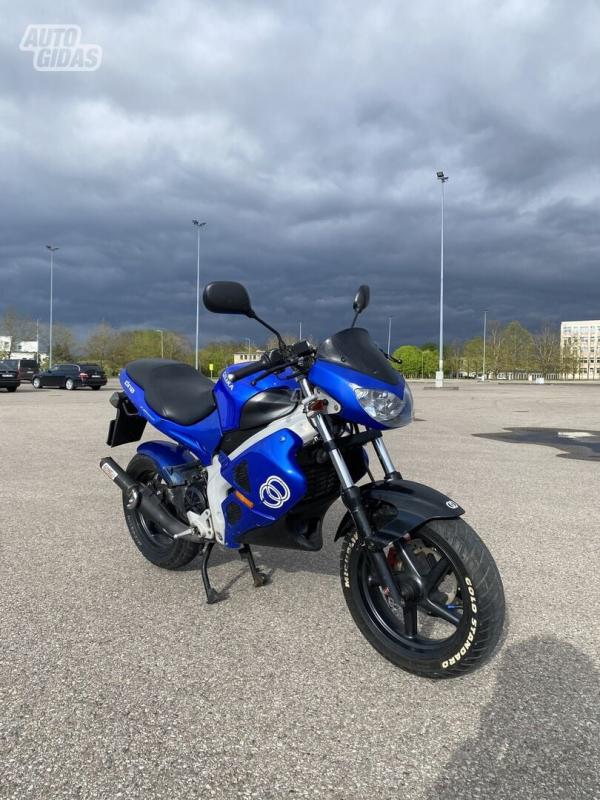 Zils Gilera DNA 2003 Kauņa, ar dzinēja tilpumu 0.05 L un nobraukumu 5 tūkst. km par 1100 €, foto 2 vietnē AUTOMOTO.COM.LV