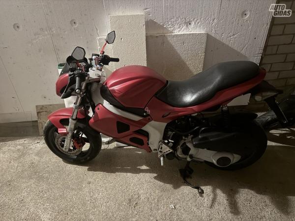 Red Gilera DNA 2002 in Kaisiadorys, with an engine capacity of 0.13 L and mileage of 0 thousand km for 900 €, photo 2 on AUTOMOTO.COM.LV