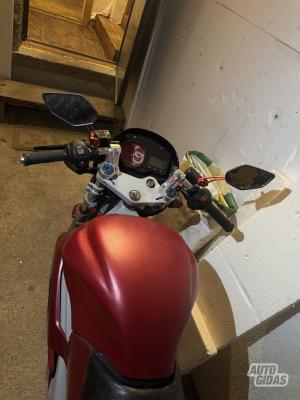 Sarkans Gilera DNA 2002 Kaišiadorys, ar dzinēja tilpumu 0.13 L un nobraukumu 0 tūkst. km par 950 €, foto 4 vietnē AUTOMOTO.COM.LV