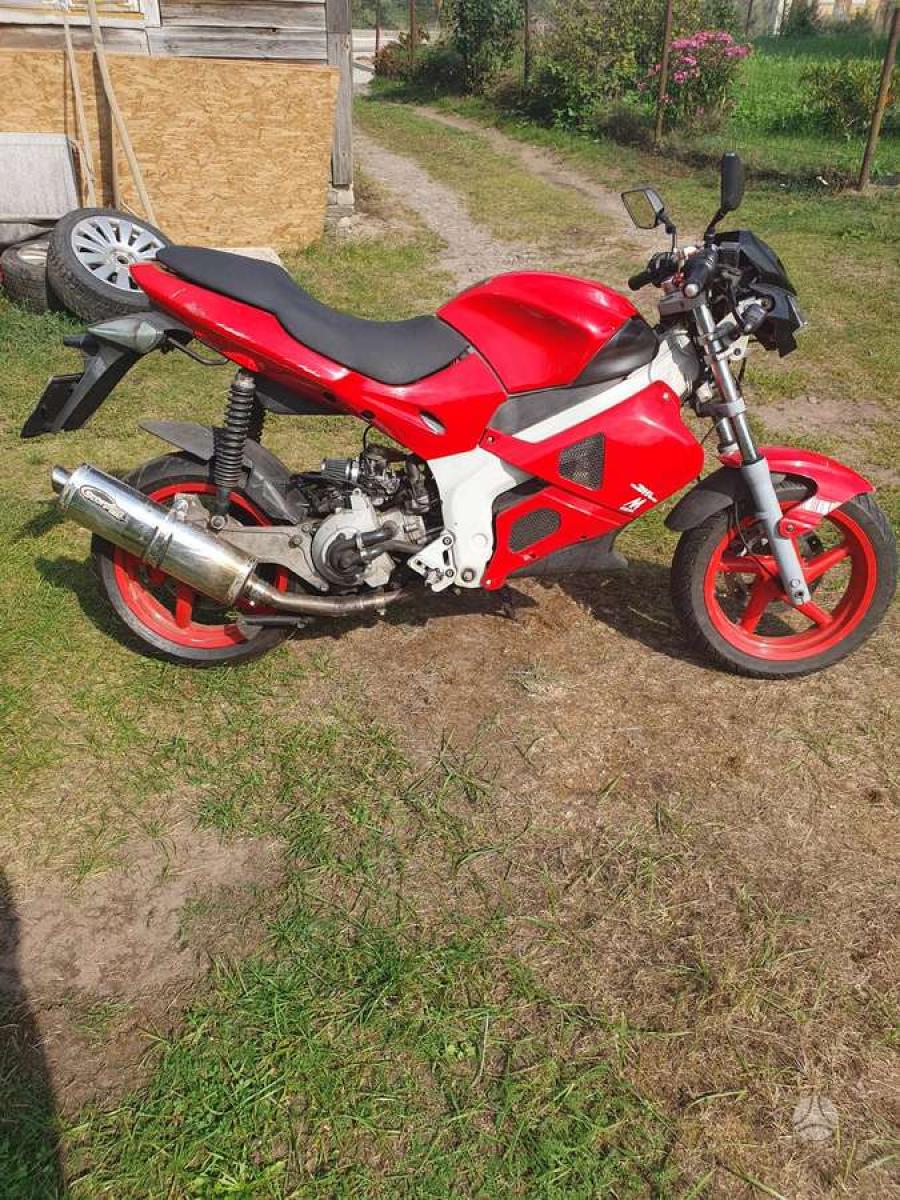 Sarkans Gilera DNA 2002 Kauņa, ar dzinēja tilpumu 0.00 L un nobraukumu 7 tūkst. km par 1000 €, foto 4 vietnē AUTOMOTO.COM.LV