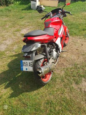Sarkans Gilera DNA 2002 Kauņa, ar dzinēja tilpumu 0.00 L un nobraukumu 7 tūkst. km par 1000 €, foto 5 vietnē AUTOMOTO.COM.LV