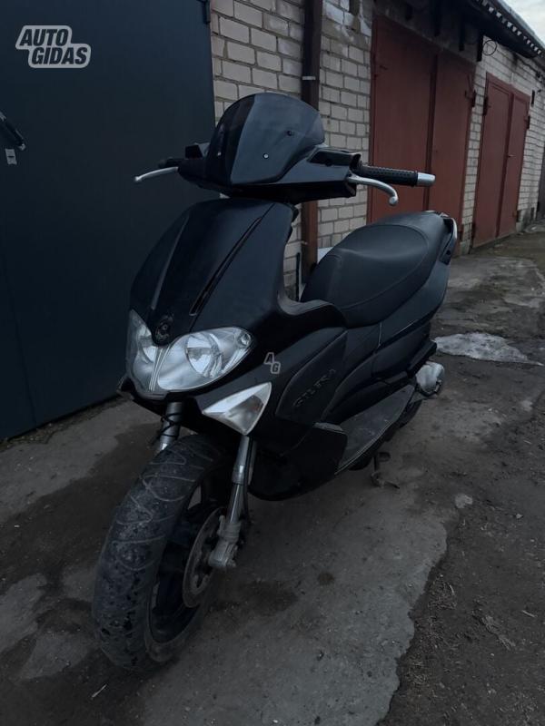 Melns Gilera Runner 2006 Viļņa, ar dzinēja tilpumu 0.05 L un nobraukumu 6 tūkst. km par 650 €, foto 1 vietnē AUTOMOTO.COM.LV