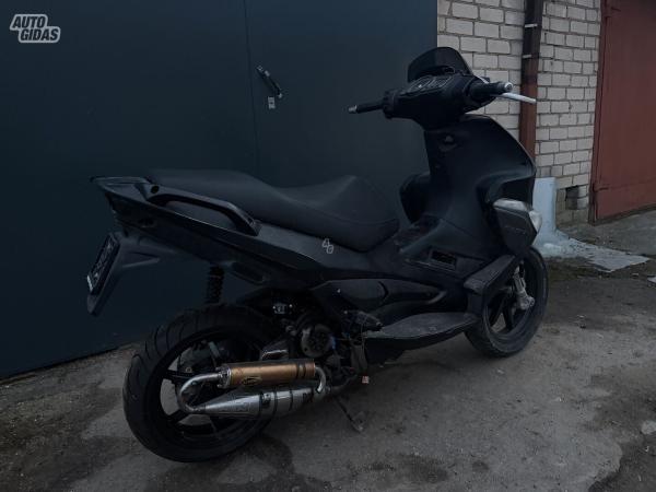 Melns Gilera Runner 2006 Viļņa, ar dzinēja tilpumu 0.05 L un nobraukumu 6 tūkst. km par 650 €, foto 2 vietnē AUTOMOTO.COM.LV
