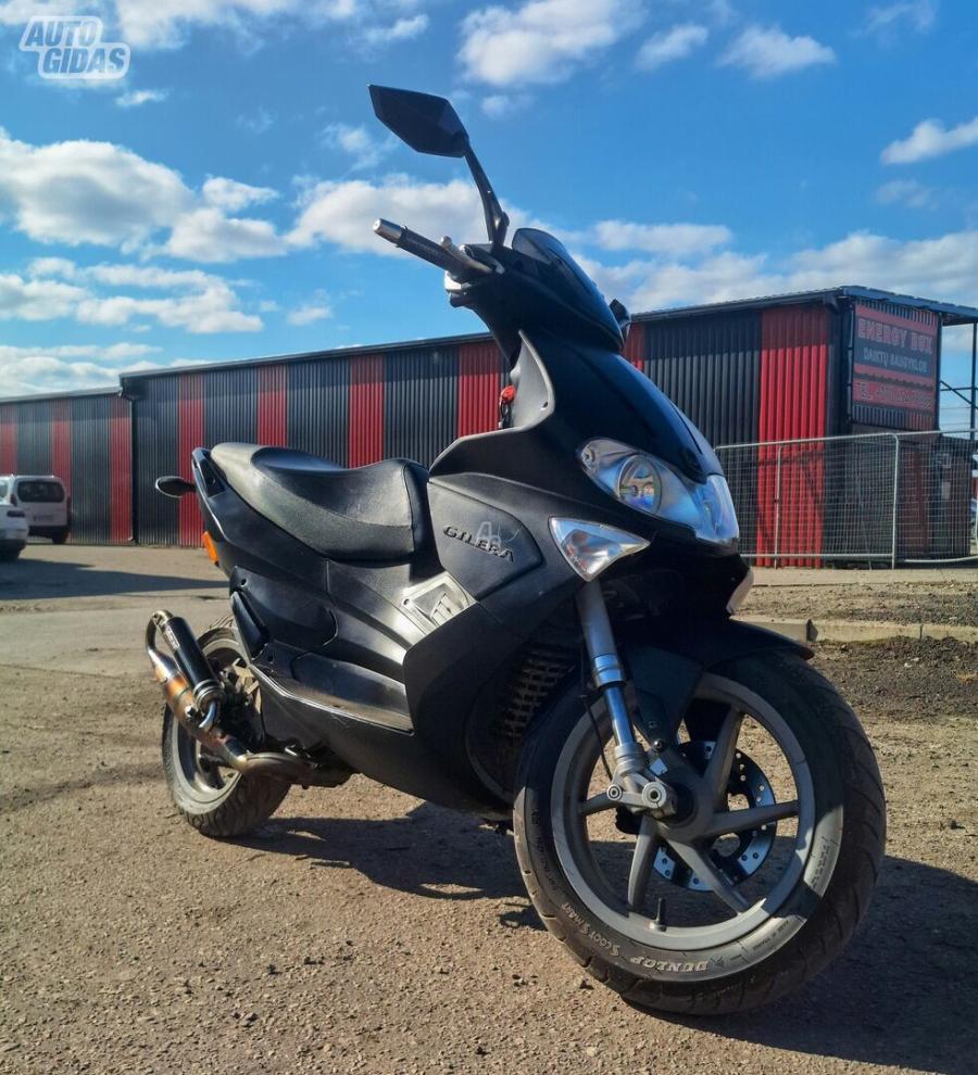 Black Gilera Runner 2006 in Siauliai, with an engine capacity of 0.05 L and mileage of 25 thousand km for 1300 €, photo 1 on AUTOMOTO.COM.LV