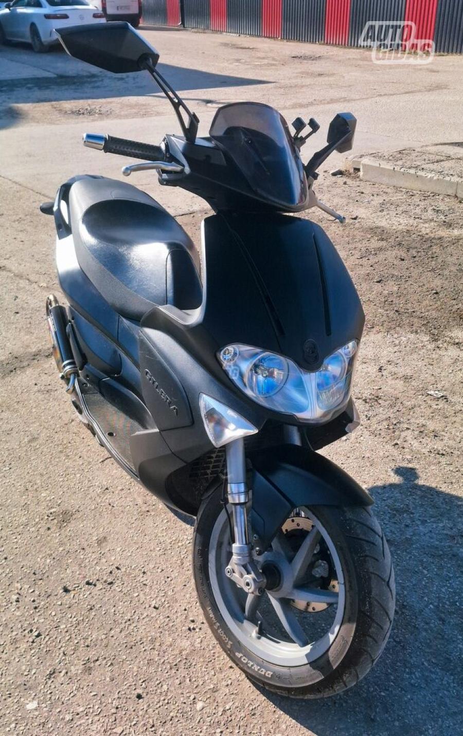 Black Gilera Runner 2006 in Siauliai, with an engine capacity of 0.05 L and mileage of 25 thousand km for 1300 €, photo 3 on AUTOMOTO.COM.LV