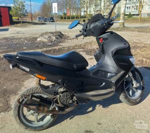 Black Gilera Runner 2006 in Siauliai, with an engine capacity of 0.05 L and mileage of 25 thousand km for 1300 €, photo 4 on AUTOMOTO.COM.LV