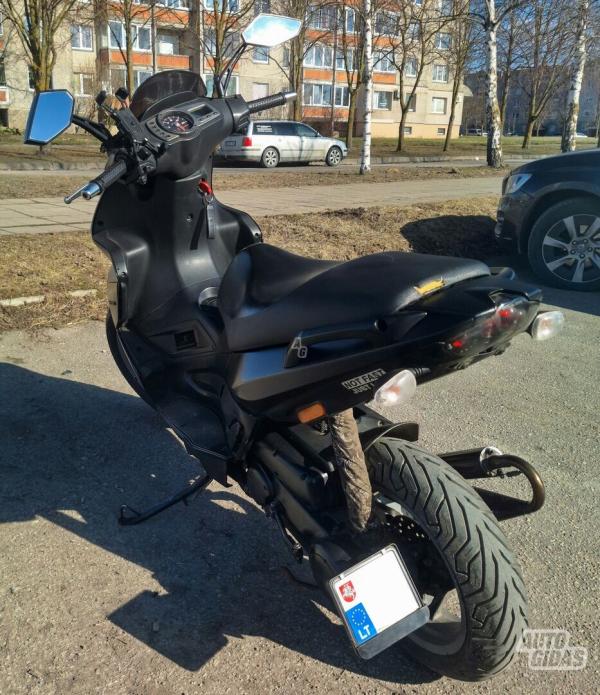 Black Gilera Runner 2006 in Siauliai, with an engine capacity of 0.05 L and mileage of 25 thousand km for 1100 €, photo 5 on AUTOMOTO.COM.LV