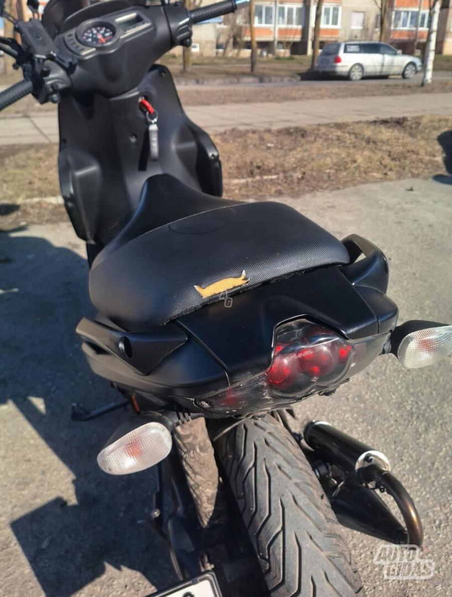 Black Gilera Runner 2006 in Siauliai, with an engine capacity of 0.05 L and mileage of 25 thousand km for 1300 €, photo 6 on AUTOMOTO.COM.LV