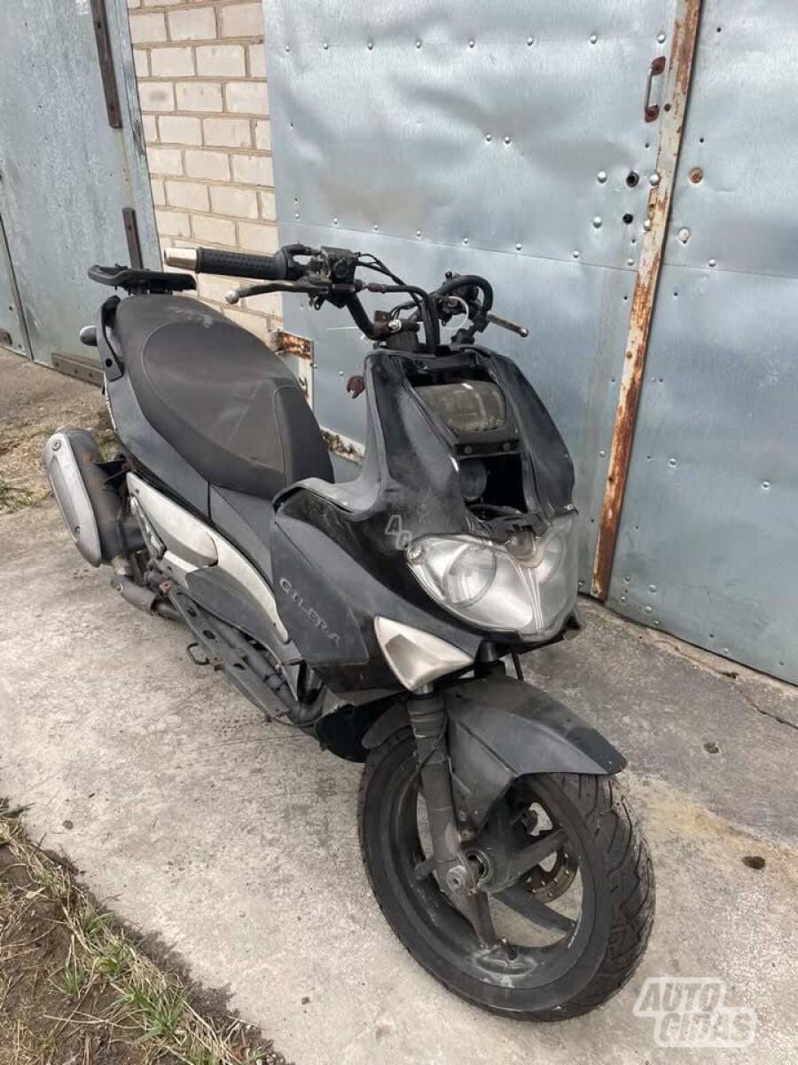 Black Gilera Runner 2006 in Marijampole, with an engine capacity of 0.13 L and mileage of 6 thousand km for 350 €, photo 1 on AUTOMOTO.COM.LV