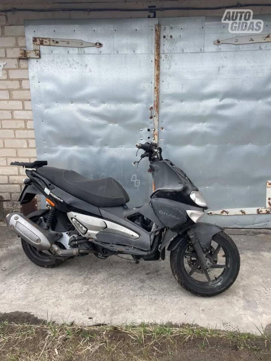Black Gilera Runner 2006 in Marijampole, with an engine capacity of 0.13 L and mileage of 6 thousand km for 350 €, photo 3 on AUTOMOTO.COM.LV