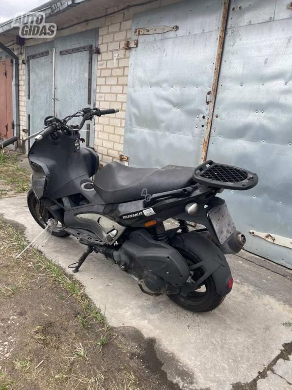 Black Gilera Runner 2006 in Marijampole, with an engine capacity of 0.13 L and mileage of 6 thousand km for 350 €, photo 3 on AUTOMOTO.COM.LV