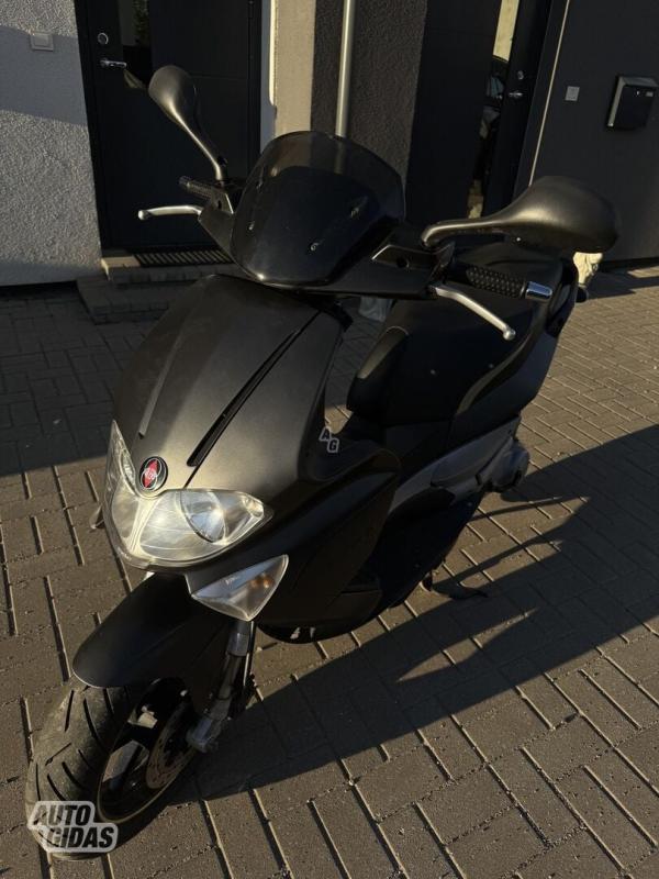 Black Gilera Runner 2006 in Kaunas, with an engine capacity of 0.05 L and mileage of 0 thousand km for 1500 €, photo 3 on AUTOMOTO.COM.LV