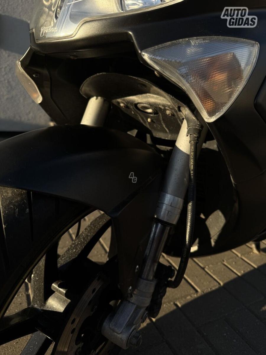 Black Gilera Runner 2006 in Kaunas, with an engine capacity of 0.05 L and mileage of 0 thousand km for 1500 €, photo 5 on AUTOMOTO.COM.LV