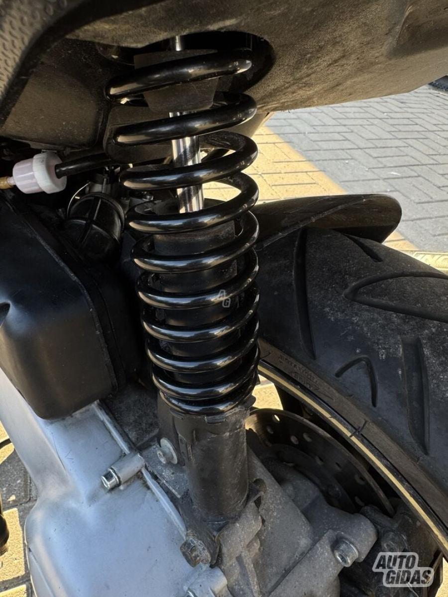 Black Gilera Runner 2006 in Kaunas, with an engine capacity of 0.05 L and mileage of 0 thousand km for 1500 €, photo 9 on AUTOMOTO.COM.LV