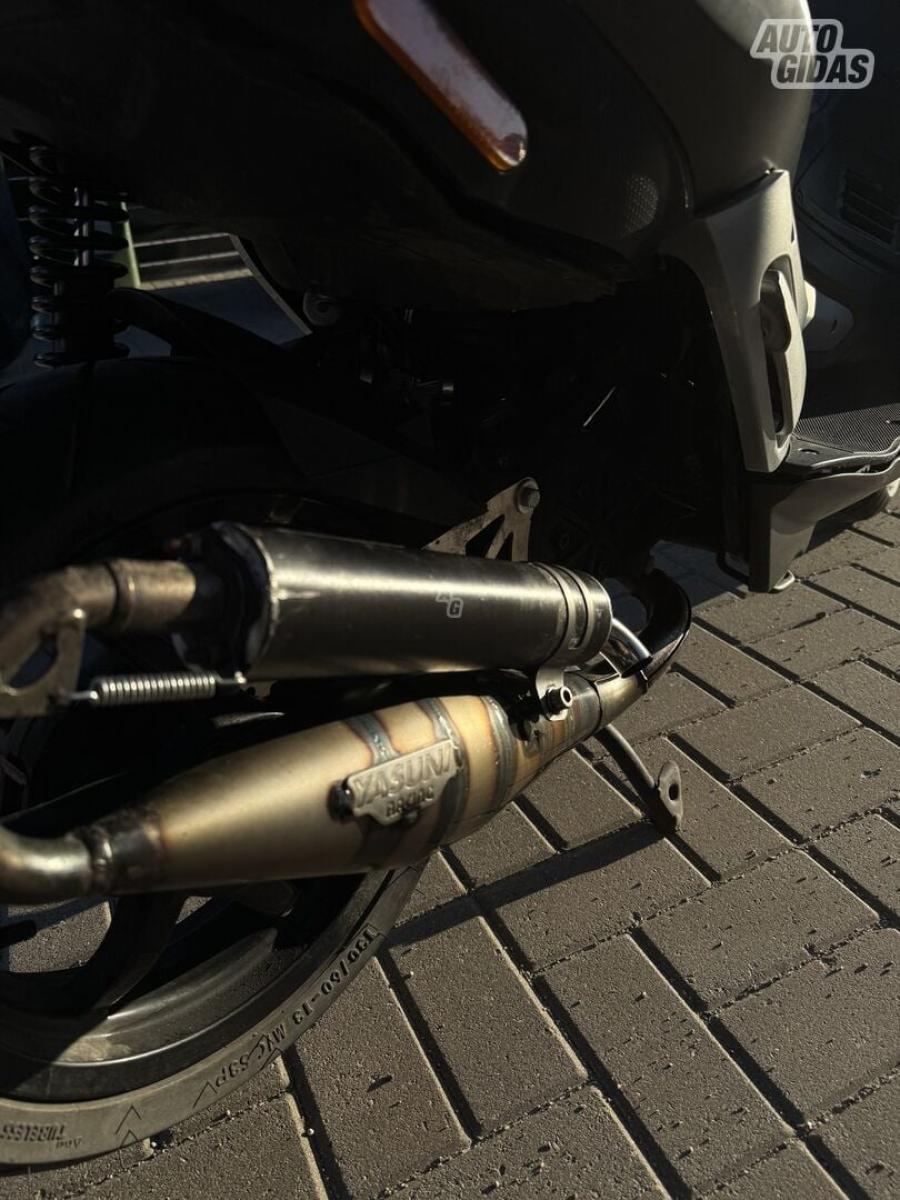 Black Gilera Runner 2006 in Kaunas, with an engine capacity of 0.05 L and mileage of 0 thousand km for 1500 €, photo 15 on AUTOMOTO.COM.LV