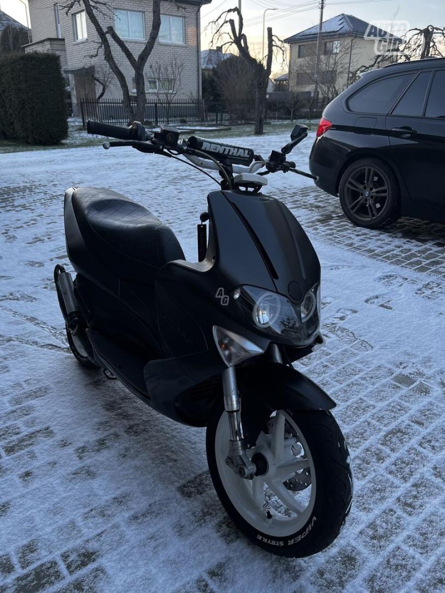 Melns Gilera Runner 2008 Kauņa, ar dzinēja tilpumu 0.07 L un nobraukumu 0 tūkst. km par 1300 €, foto 2 vietnē AUTOMOTO.COM.LV