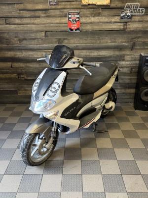 Black Gilera Runner 2008 in Mazeikiai, with an engine capacity of 0.05 L and mileage of 0 thousand km for 935 €, photo 3 on AUTOMOTO.COM.LV
