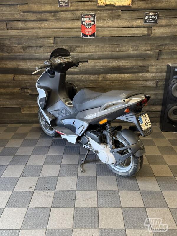 Black Gilera Runner 2008 in Mazeikiai, with an engine capacity of 0.05 L and mileage of 0 thousand km for 935 €, photo 3 on AUTOMOTO.COM.LV