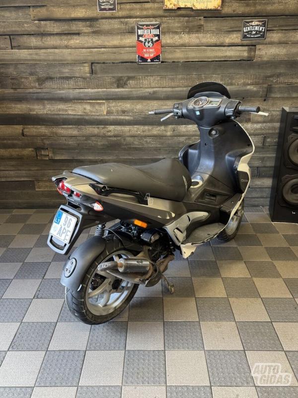 Black Gilera Runner 2008 in Mazeikiai, with an engine capacity of 0.05 L and mileage of 0 thousand km for 935 €, photo 4 on AUTOMOTO.COM.LV