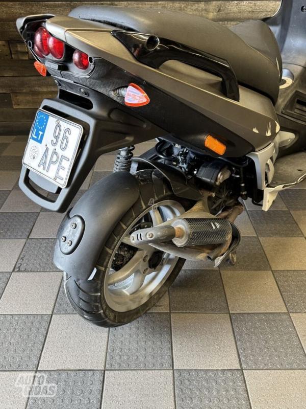Black Gilera Runner 2008 in Mazeikiai, with an engine capacity of 0.05 L and mileage of 0 thousand km for 935 €, photo 5 on AUTOMOTO.COM.LV