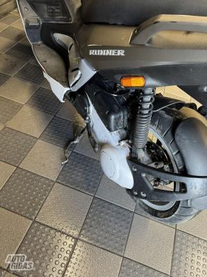 Black Gilera Runner 2008 in Mazeikiai, with an engine capacity of 0.05 L and mileage of 0 thousand km for 935 €, photo 7 on AUTOMOTO.COM.LV