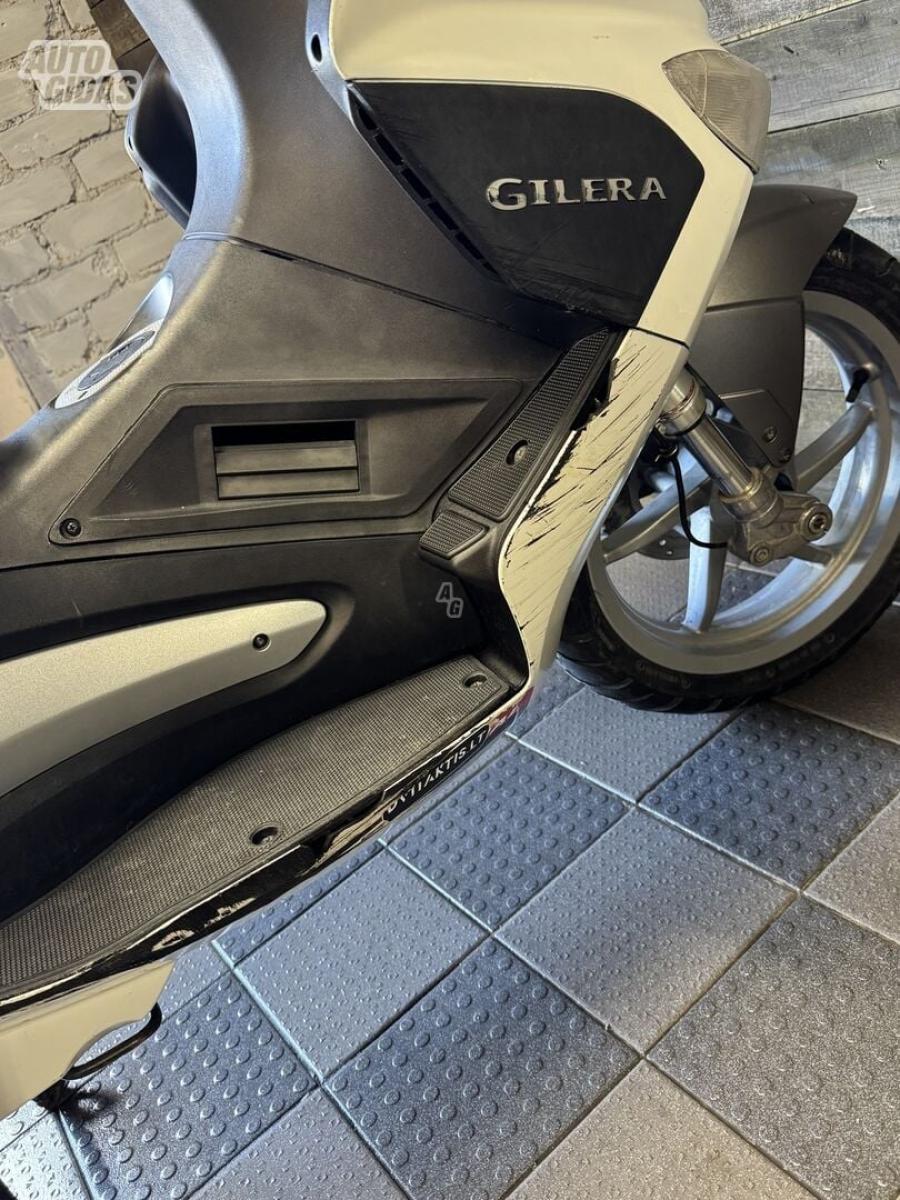 Black Gilera Runner 2008 in Mazeikiai, with an engine capacity of 0.05 L and mileage of 0 thousand km for 935 €, photo 8 on AUTOMOTO.COM.LV