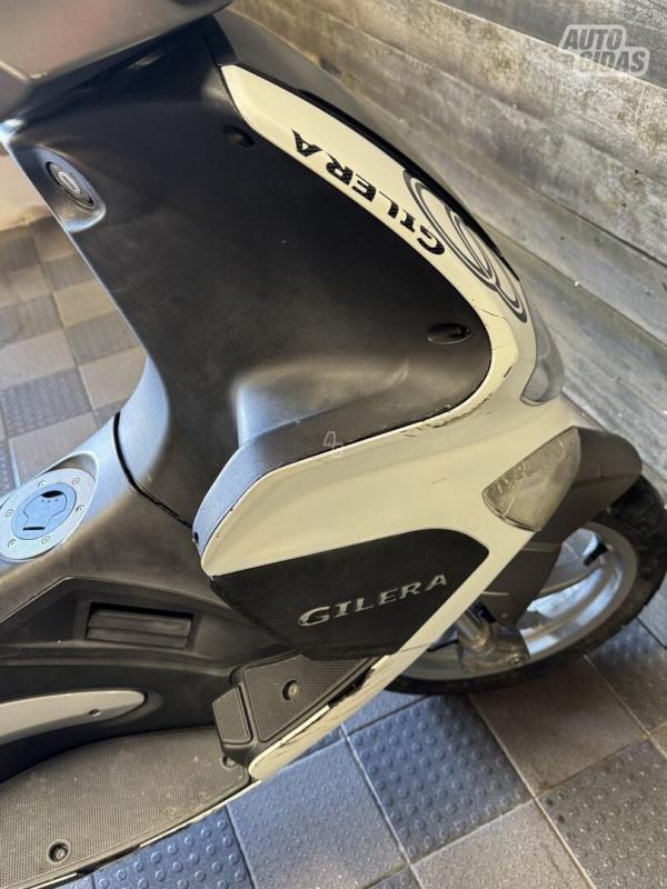 Black Gilera Runner 2008 in Mazeikiai, with an engine capacity of 0.05 L and mileage of 0 thousand km for 935 €, photo 8 on AUTOMOTO.COM.LV
