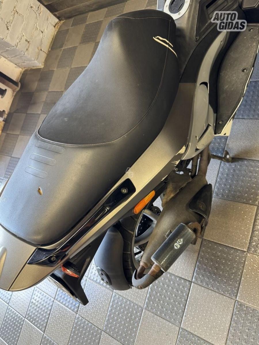 Black Gilera Runner 2008 in Mazeikiai, with an engine capacity of 0.05 L and mileage of 0 thousand km for 935 €, photo 10 on AUTOMOTO.COM.LV