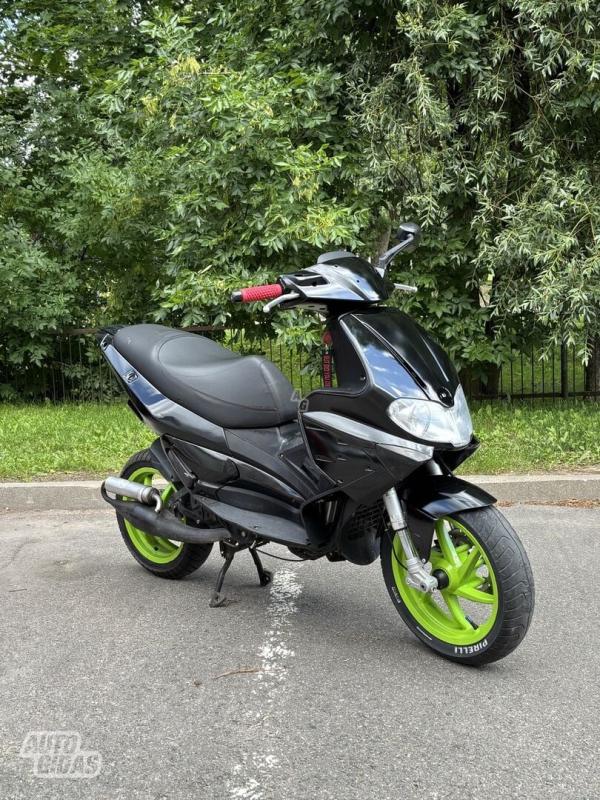 Black Gilera Runner 2008 in Vilnius, with an engine capacity of 0.05 L and mileage of 14 thousand km for 1300 €, photo 1 on AUTOMOTO.COM.LV