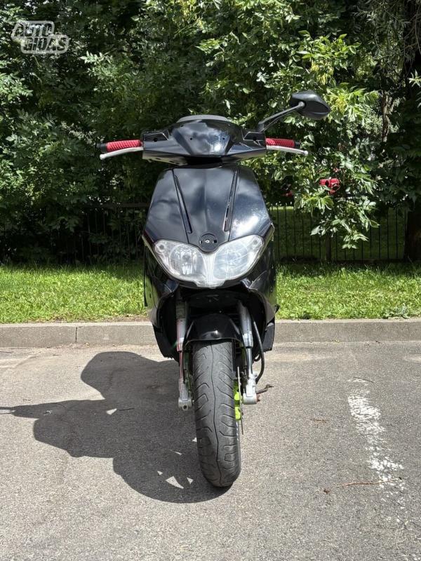 Black Gilera Runner 2008 in Vilnius, with an engine capacity of 0.05 L and mileage of 14 thousand km for 1300 €, photo 2 on AUTOMOTO.COM.LV