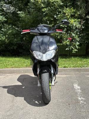 Black Gilera Runner 2008 in Vilnius, with an engine capacity of 0.05 L and mileage of 14 thousand km for 1300 €, photo 3 on AUTOMOTO.COM.LV