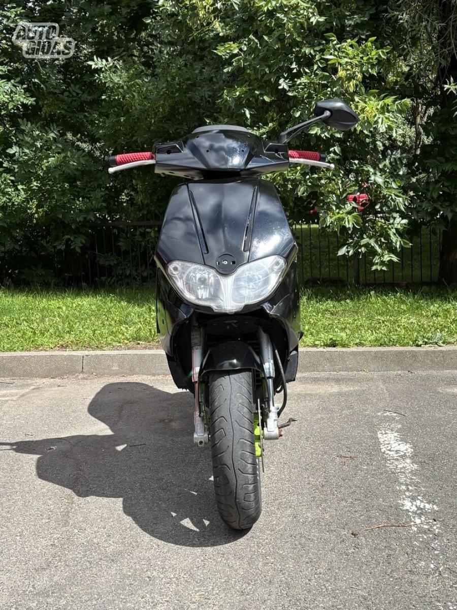 Black Gilera Runner 2008 in Vilnius, with an engine capacity of 0.05 L and mileage of 14 thousand km for 1300 €, photo 3 on AUTOMOTO.COM.LV