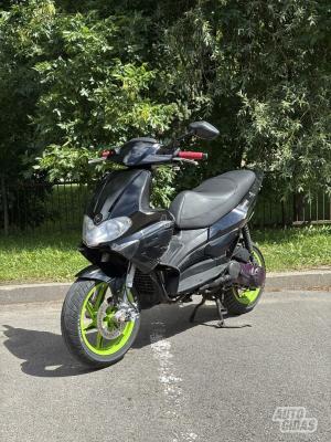 Black Gilera Runner 2008 in Vilnius, with an engine capacity of 0.05 L and mileage of 14 thousand km for 1300 €, photo 4 on AUTOMOTO.COM.LV