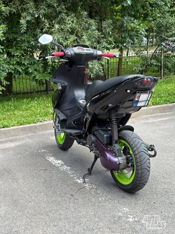Black Gilera Runner 2008 in Vilnius, with an engine capacity of 0.05 L and mileage of 14 thousand km for 1300 €, photo 4 on AUTOMOTO.COM.LV