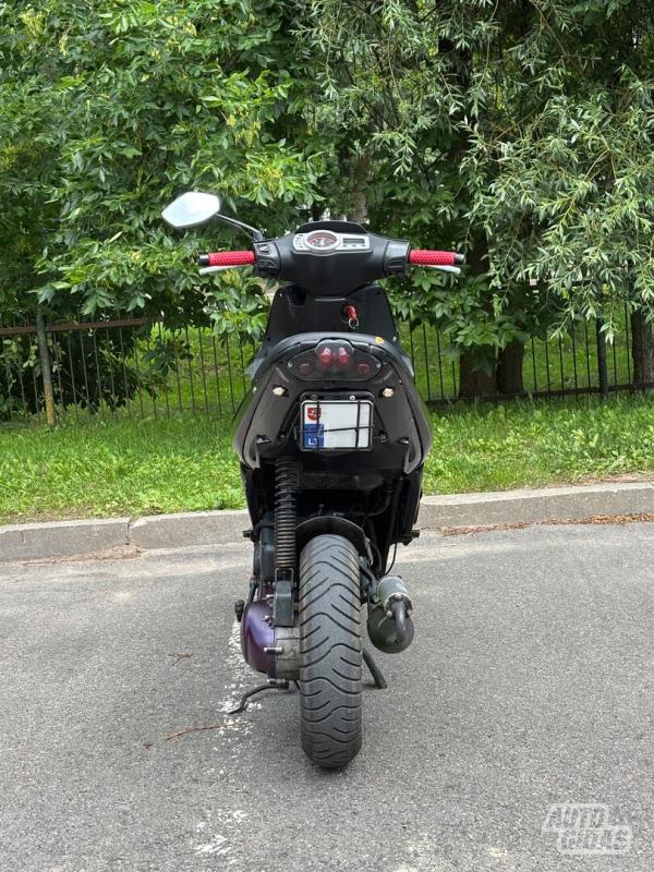 Black Gilera Runner 2008 in Vilnius, with an engine capacity of 0.05 L and mileage of 14 thousand km for 1300 €, photo 5 on AUTOMOTO.COM.LV