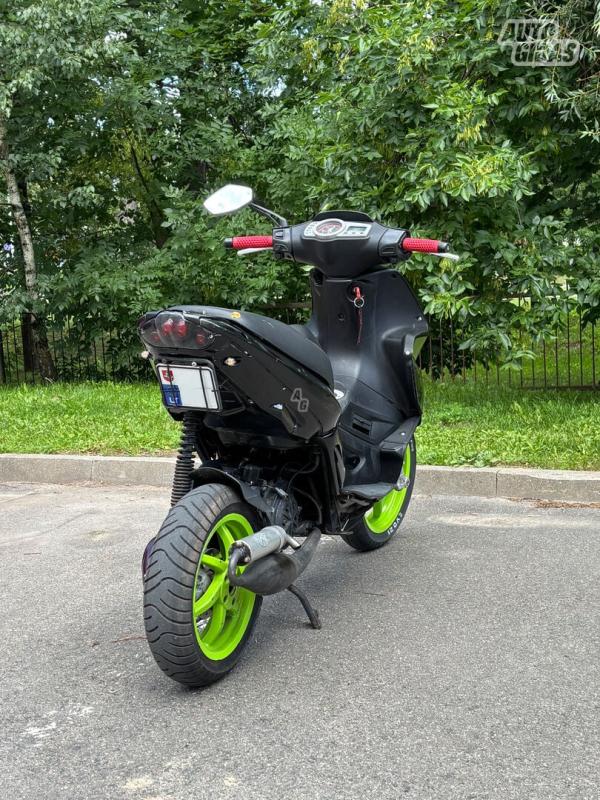Black Gilera Runner 2008 in Vilnius, with an engine capacity of 0.05 L and mileage of 14 thousand km for 1300 €, photo 6 on AUTOMOTO.COM.LV