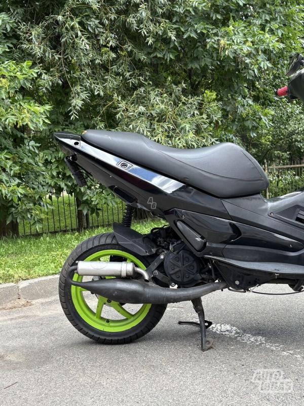 Black Gilera Runner 2008 in Vilnius, with an engine capacity of 0.05 L and mileage of 14 thousand km for 1300 €, photo 7 on AUTOMOTO.COM.LV