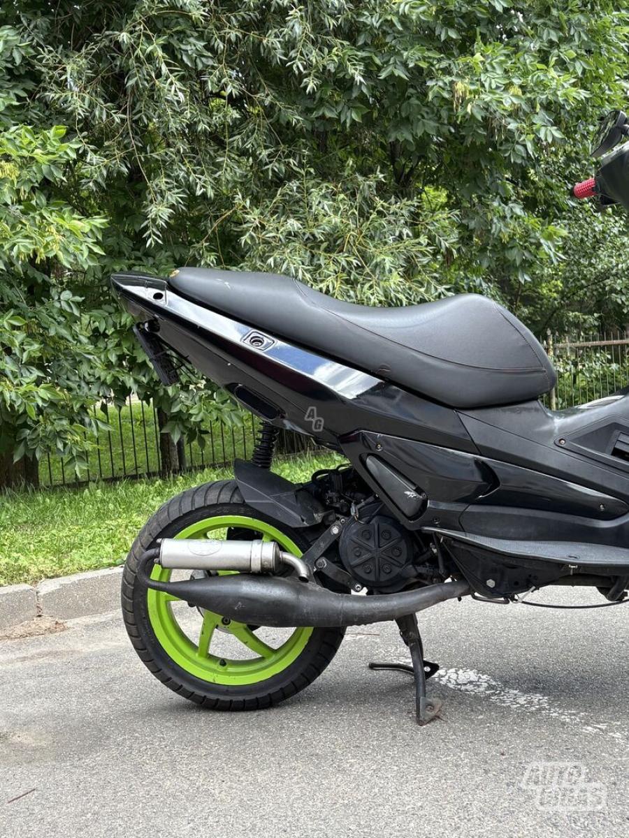 Black Gilera Runner 2008 in Vilnius, with an engine capacity of 0.05 L and mileage of 14 thousand km for 1300 €, photo 8 on AUTOMOTO.COM.LV