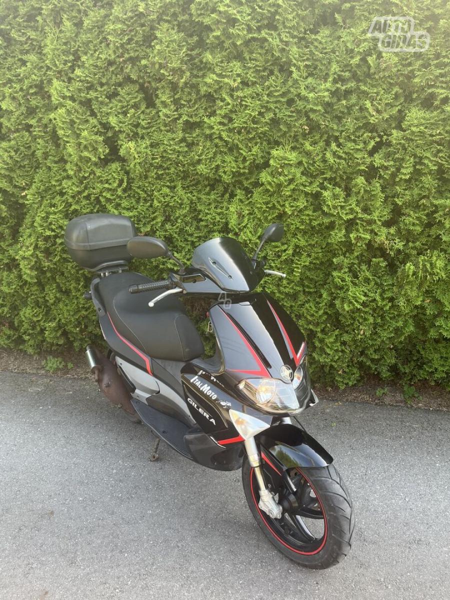 Black Gilera Runner 2010 in Kaunas, with an engine capacity of 0.05 L and mileage of 8 thousand km for 1050 €, photo 1 on AUTOMOTO.COM.LV