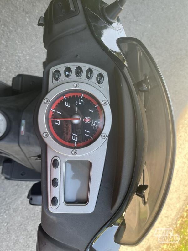 Melns Gilera Runner 2010 Kauņa, ar dzinēja tilpumu 0.05 L un nobraukumu 8 tūkst. km par 1050 €, foto 2 vietnē AUTOMOTO.COM.LV
